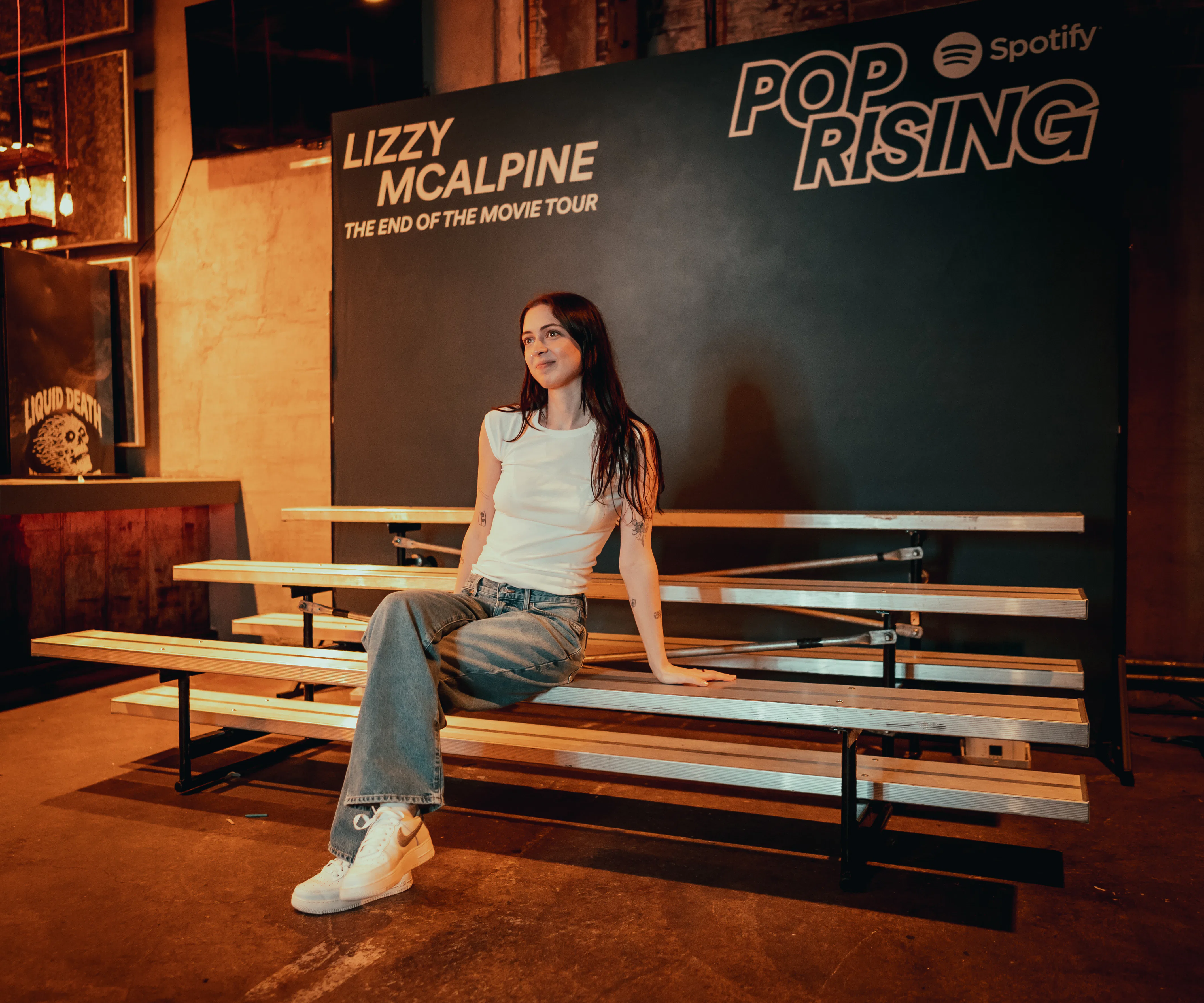 Lizzy McAlpine's Intimate Live Show Is Like A Hang At A Friend's House