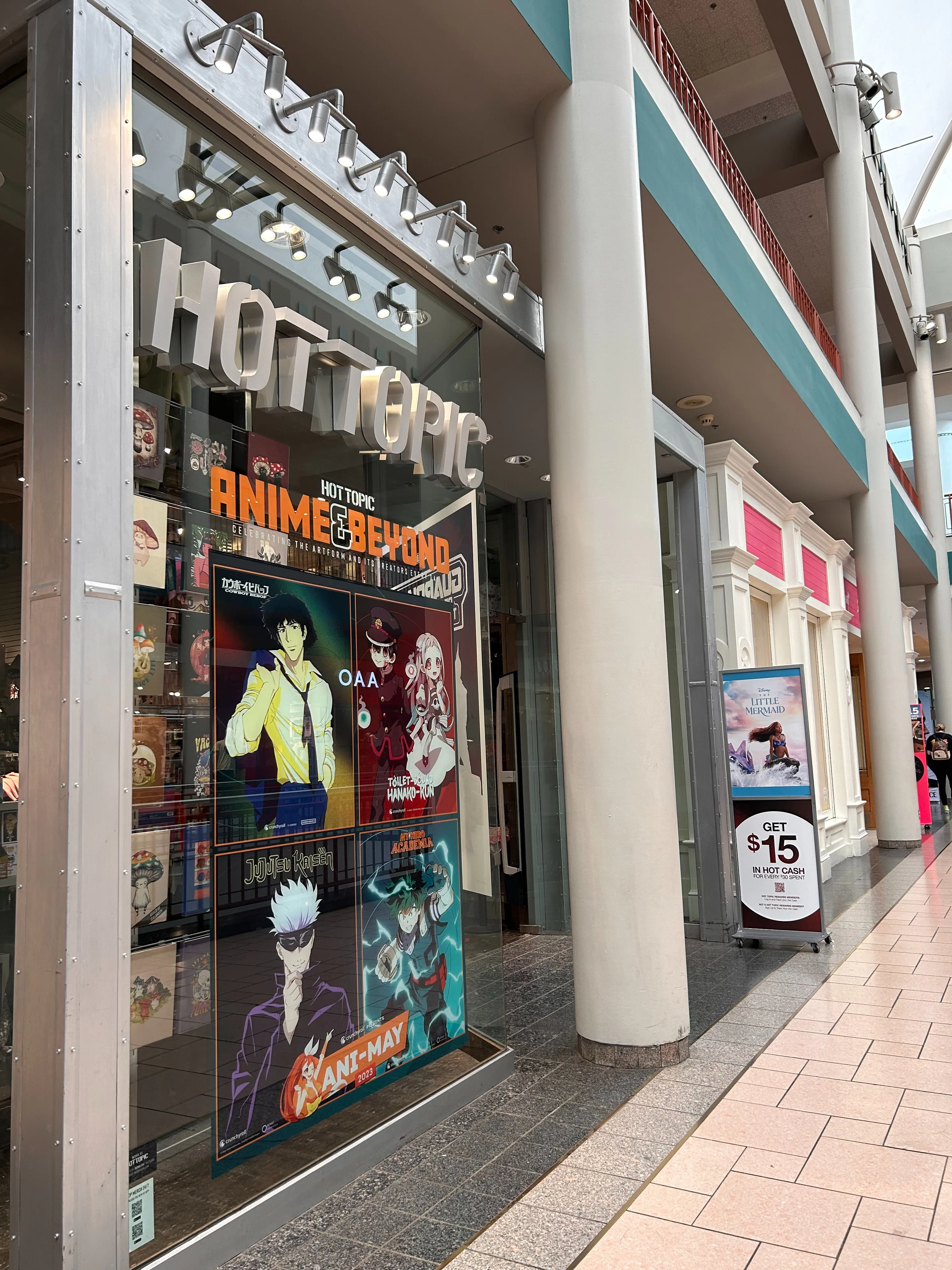 Yes, Hot Topic Still Exists. Here's What It's Like Now.