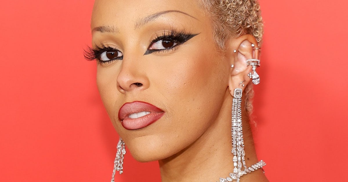 Doja Cat Freed The Nipple On The Cover Of 'V Magazine' Doja Cat Freed The Nipple On The Cover Of 'V Magazine'