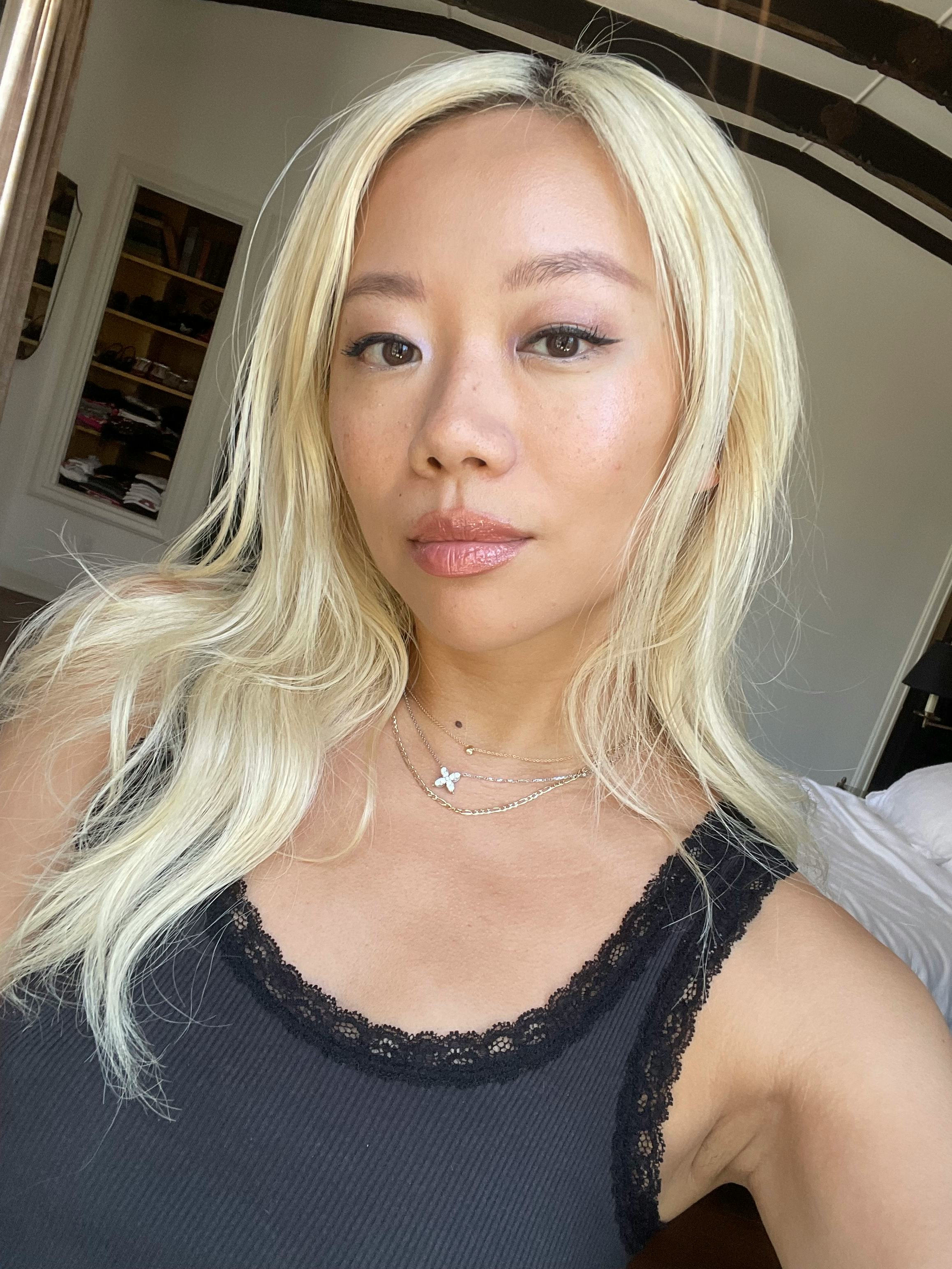 Hourglass Veil Hydrating Skin Tint: An Honest Review Of The Sofia ...