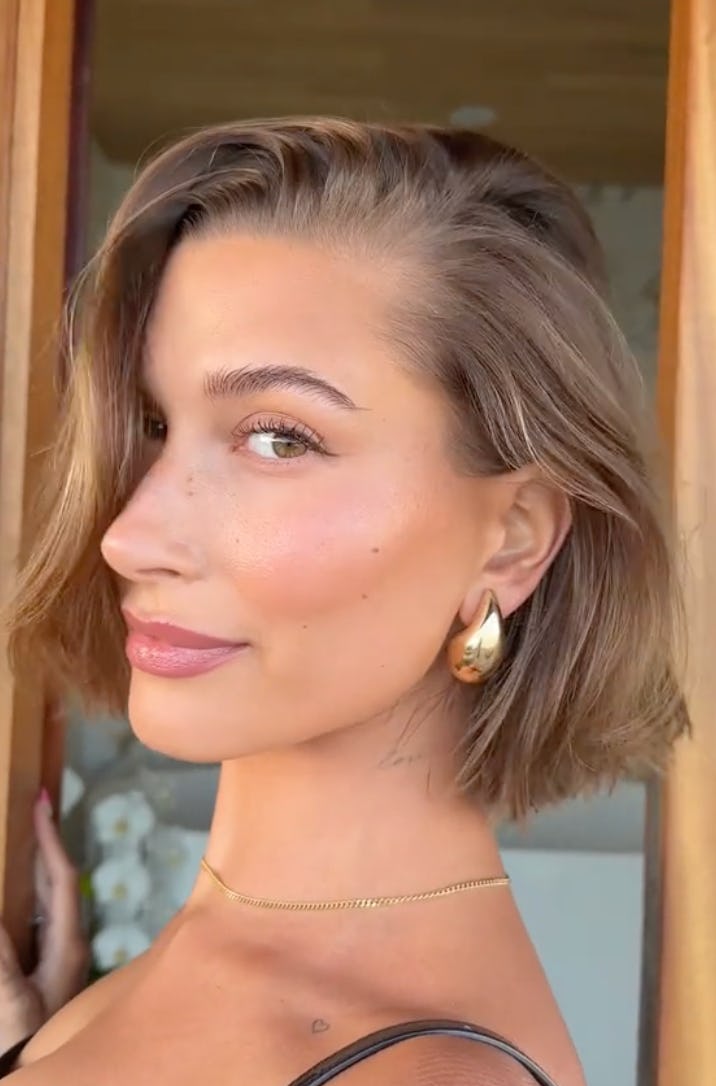 Hailey Bieber's Night-Out Makeup Routine Is Perfect For Minimalists