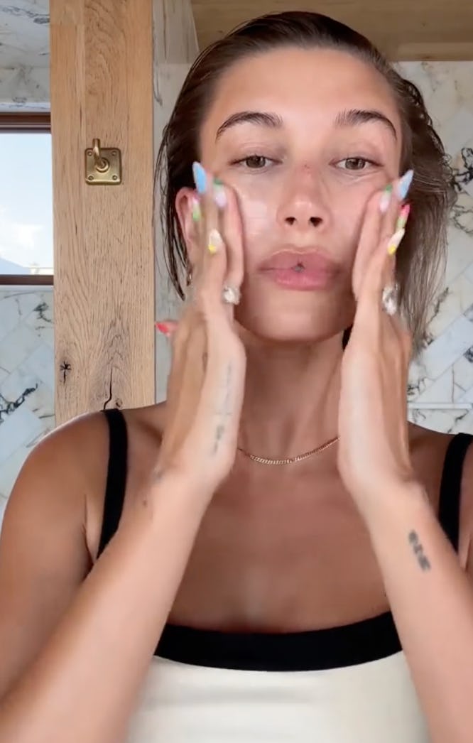 Hailey Bieber's Night-Out Makeup Routine Is Perfect For Minimalists