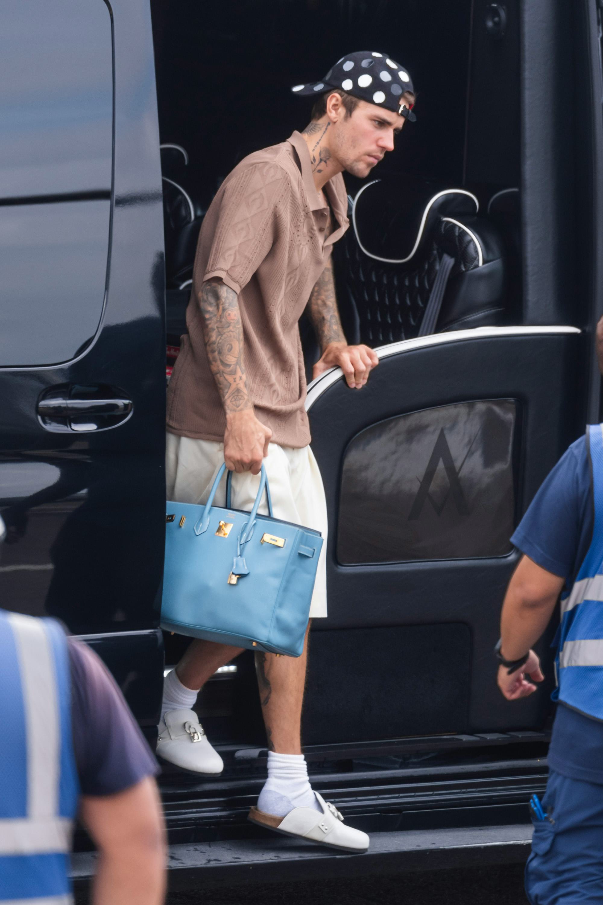 Hailey and Justin Bieber Twin In Leather Mules During Travel Day