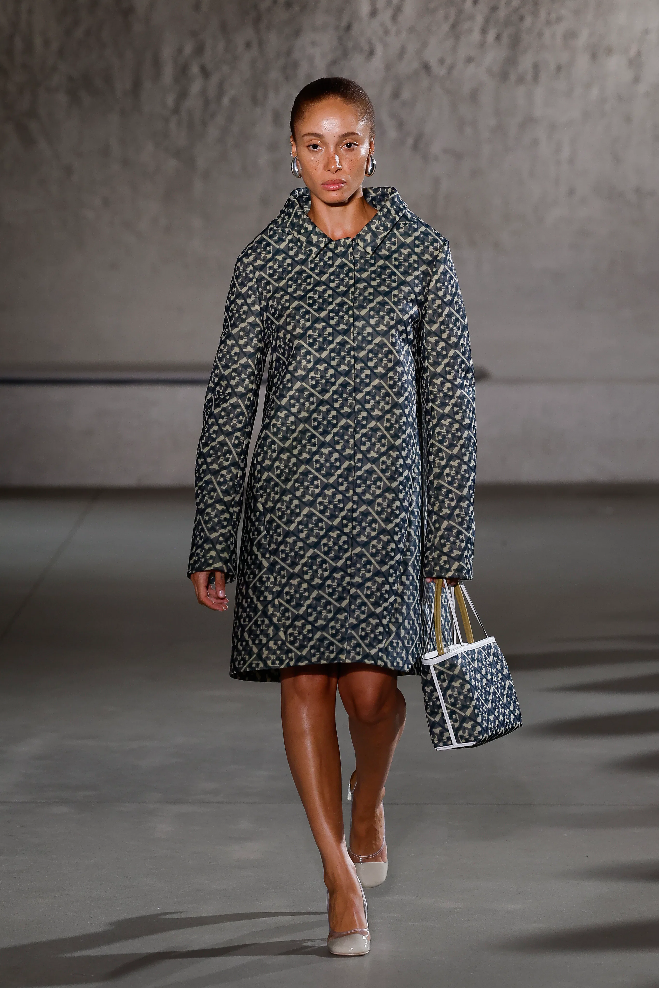 Tory Burch's Spring/Summer 2024 Collection Contains A Touch Of '60s Style
