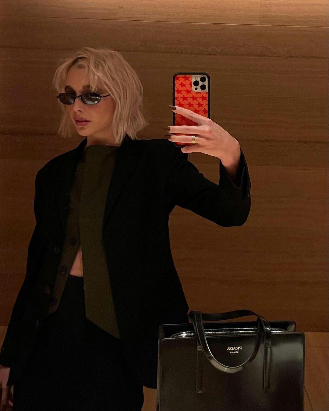 Emma Chamberlain's Hush Cut Hair Is The Perfect Quirky-Glam Hybrid Style