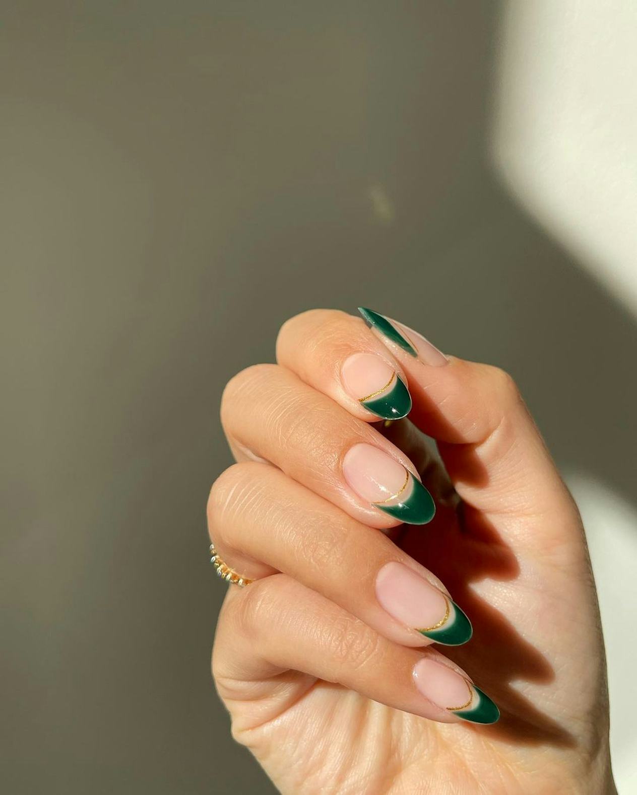 20 Short, Almond-Shaped Nail Designs That Are So On-Trend For 2024
