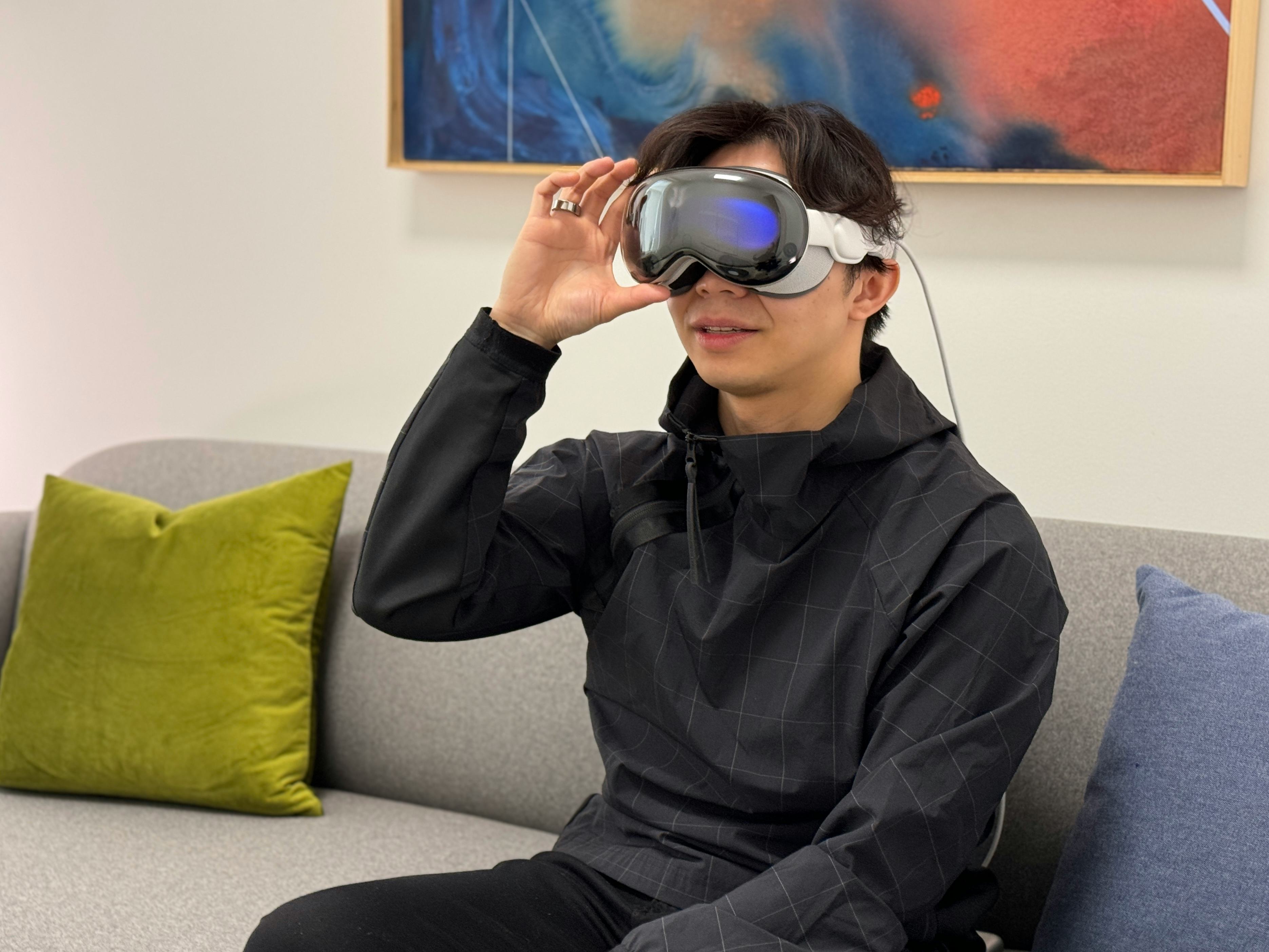 I Tried Apple Vision Pro for the Fourth Time and the Weight Wasn’t an Issue