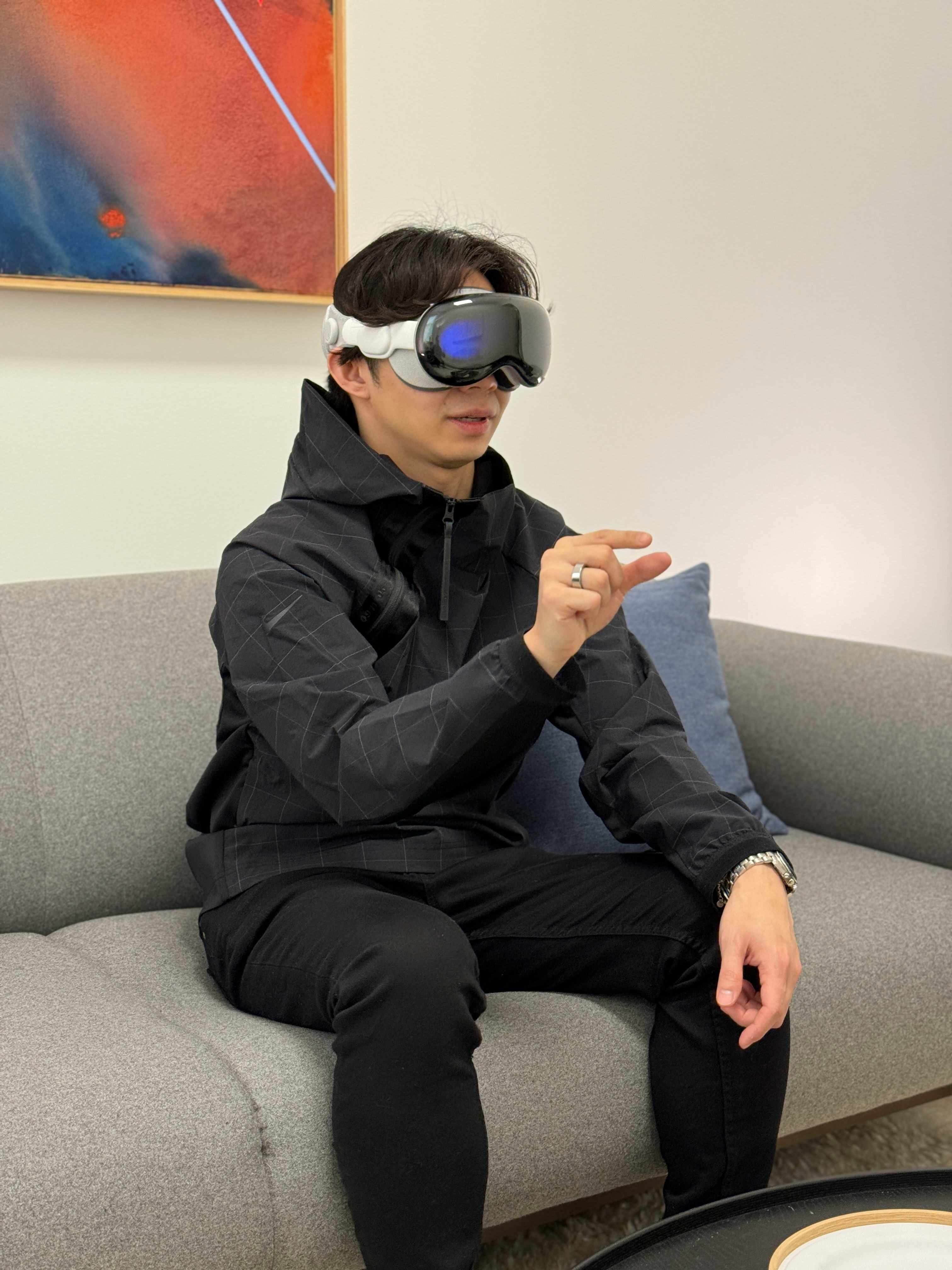 I Tried Apple Vision Pro for the Fourth Time and the Weight Wasn’t an Issue