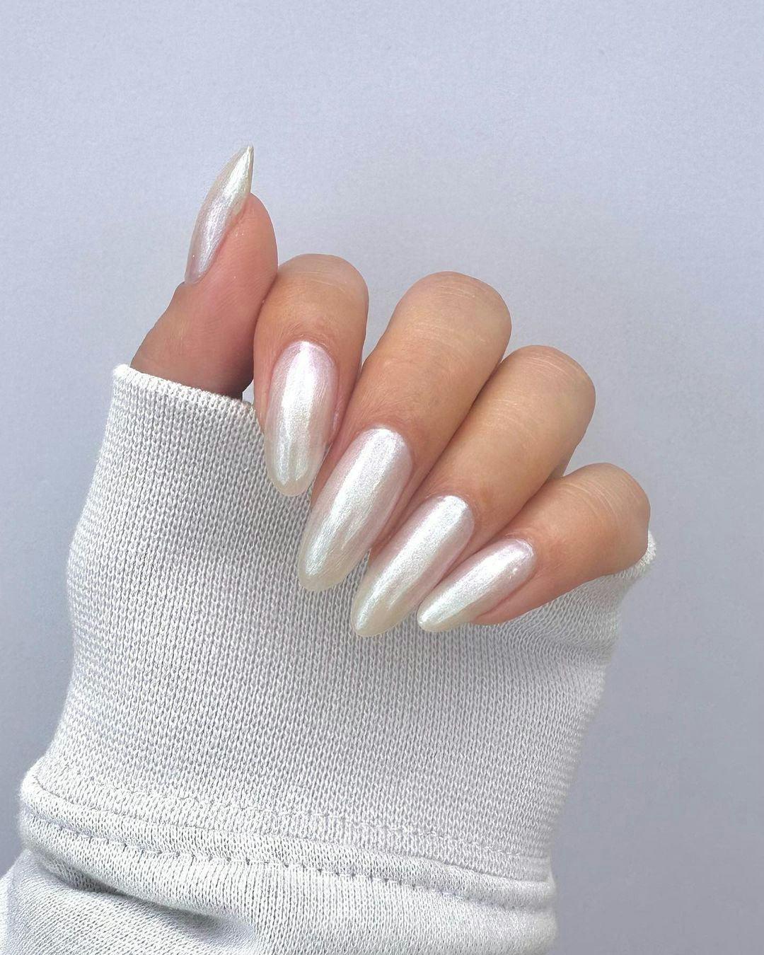 Neutral Chrome Nails Are 2024's Quintessential Minimalist Manicure