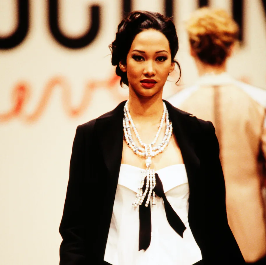 These Iconic '90s Runway Beauty Looks Couldn't Help But Steal The Show