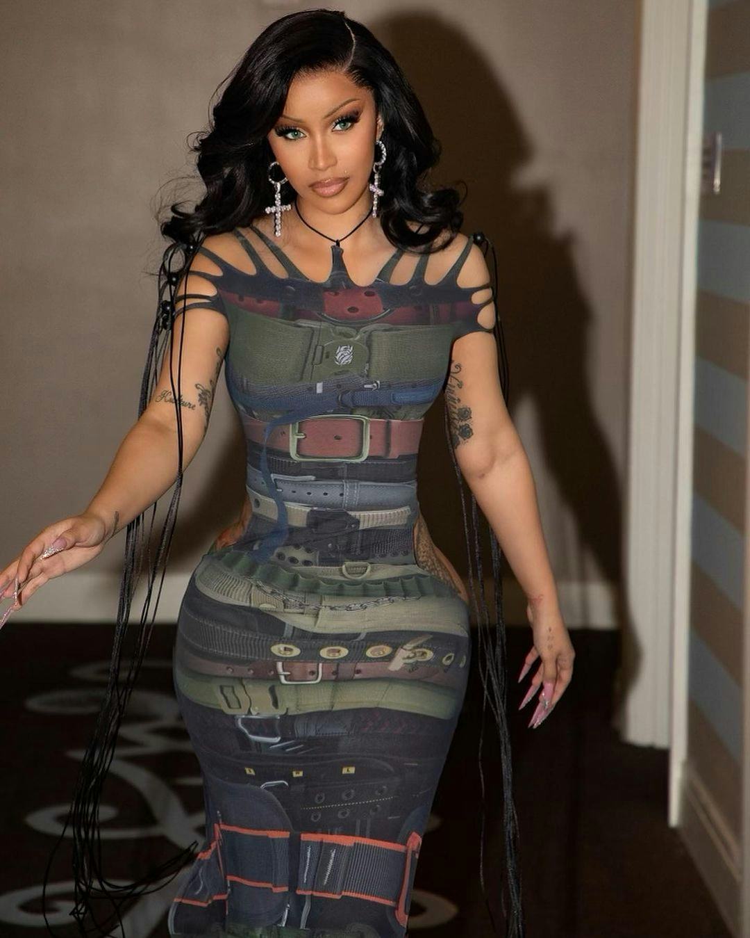 Cardi B's Ultra-Skinny Eyebrows Make Her Look Like A '90s R&B Diva