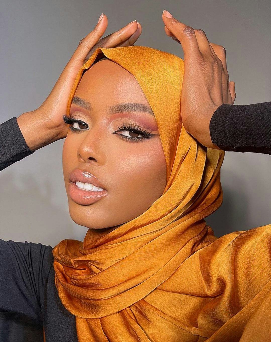 9 Breakout Makeup Trends For 2024, From '90s Lips To Faux Freckles