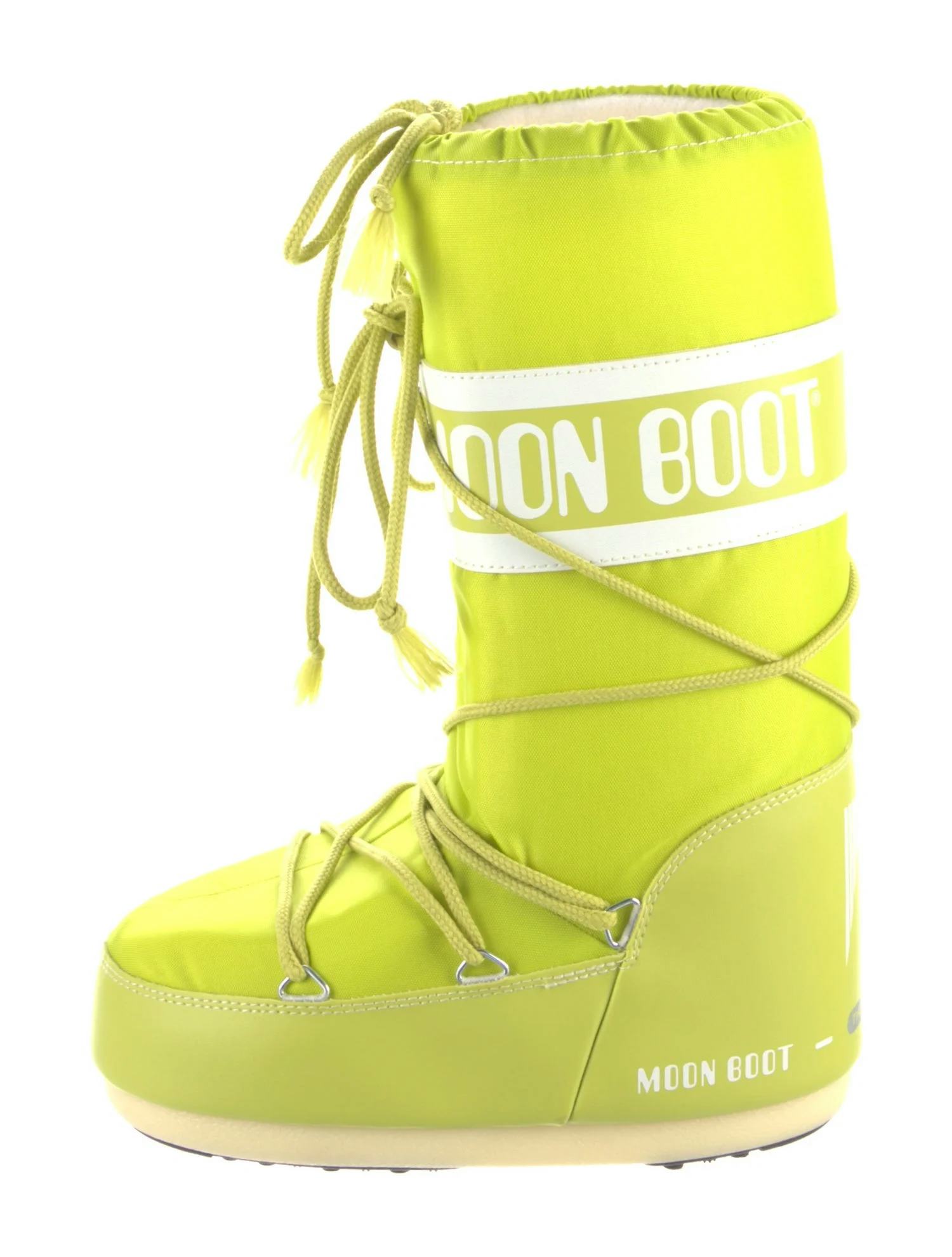 How To Wear Moon Boots: 6 Outfits To Try Now