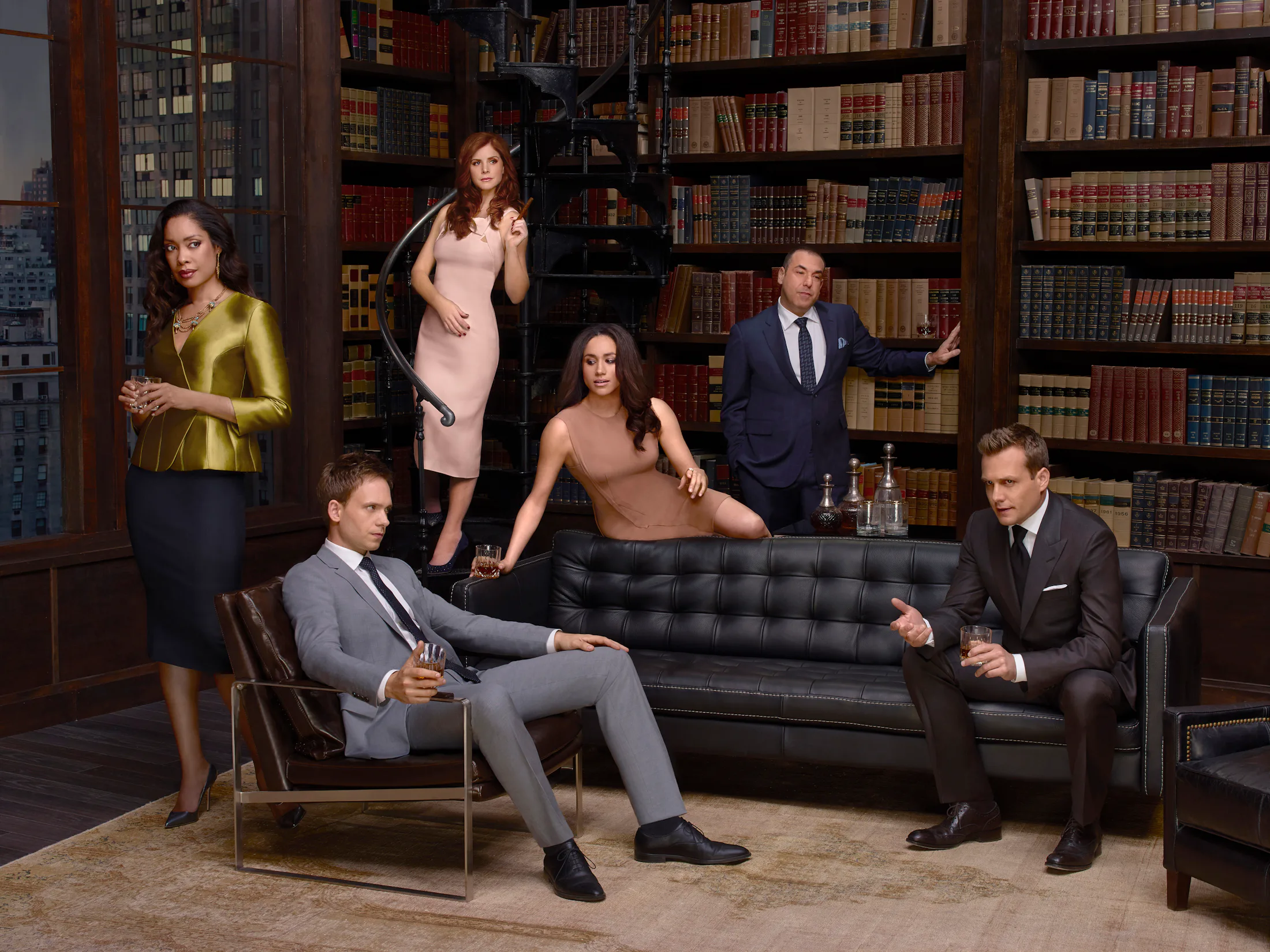 'Suits' Cast Reunion At The Golden Globe Awards Goes Viral