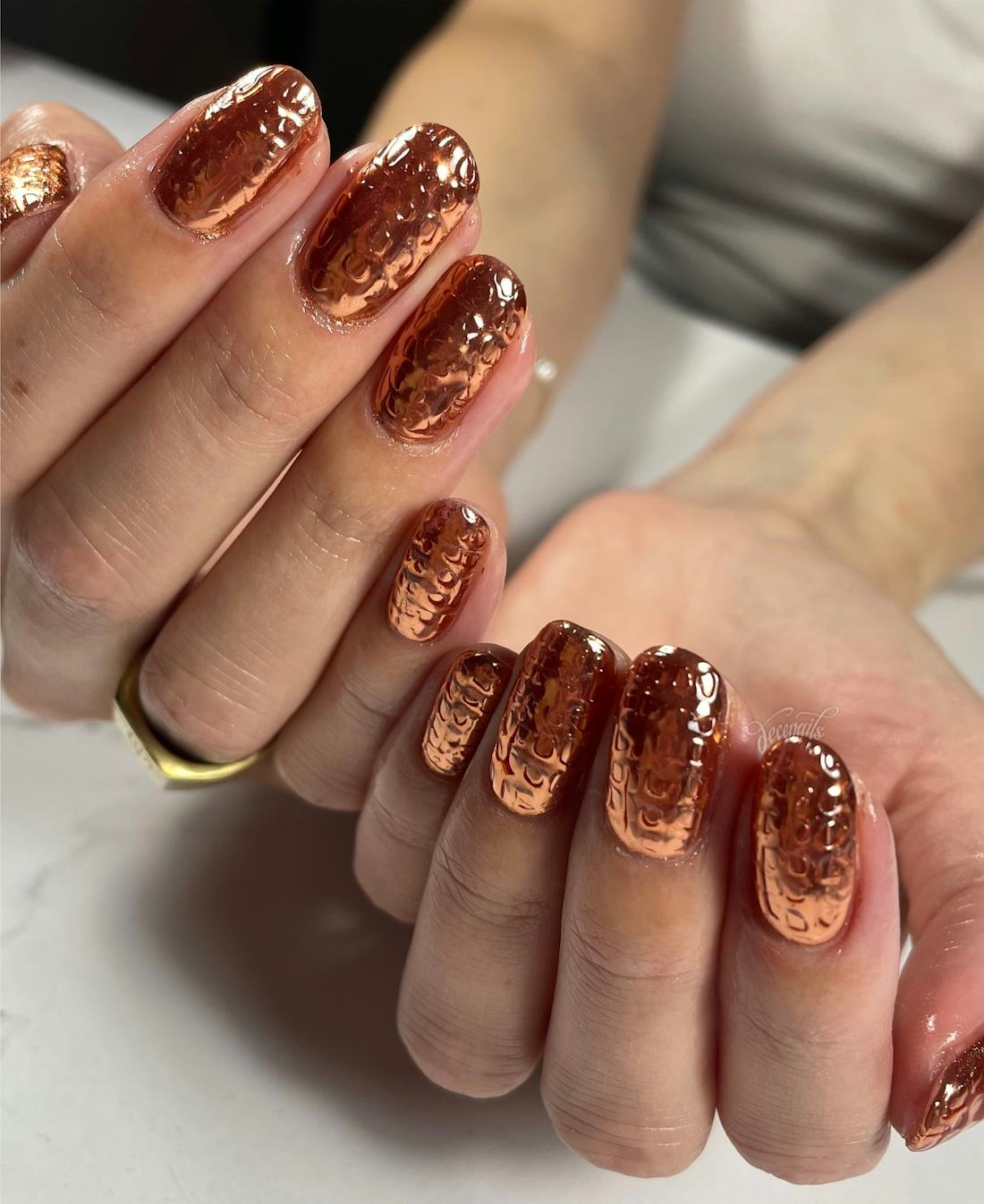 “Moscow Mule” Nails Are Fall’s Chicest Mani Trend