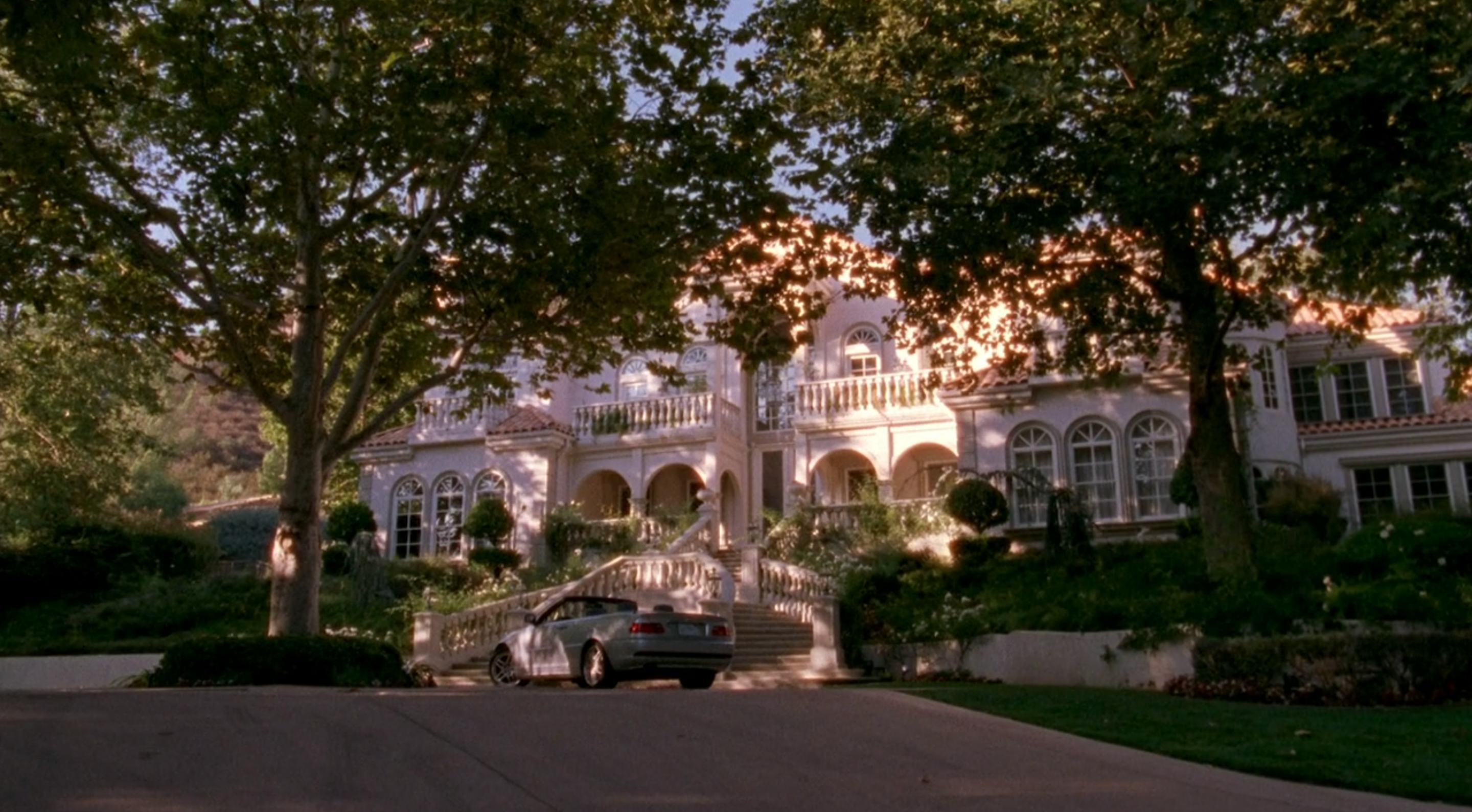 How Much It Costs To Be Summer Roberts From 'The O.C.' For A Day