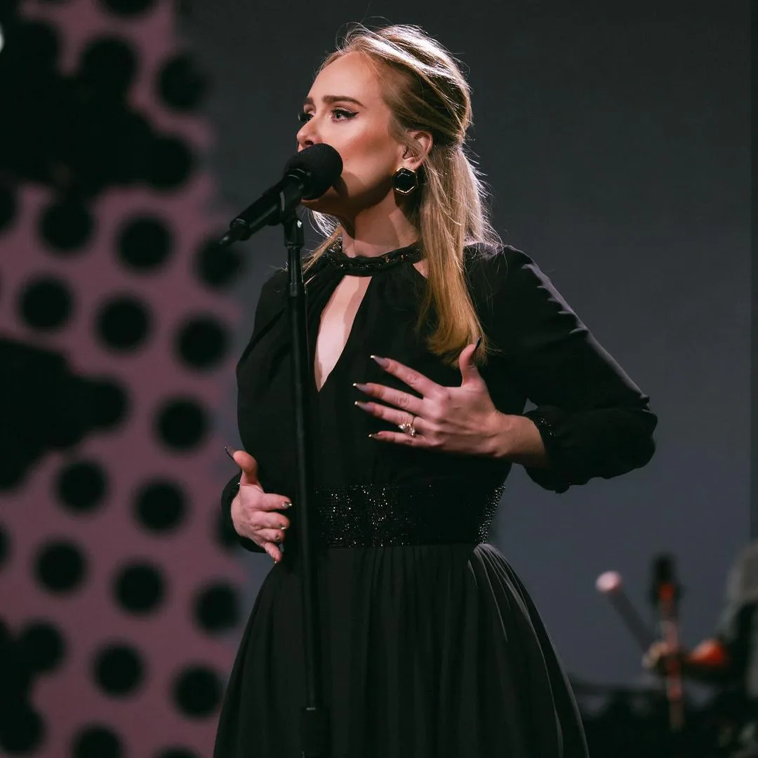 Adele's Chrome French Tips Are The Perfect Holiday Manicure