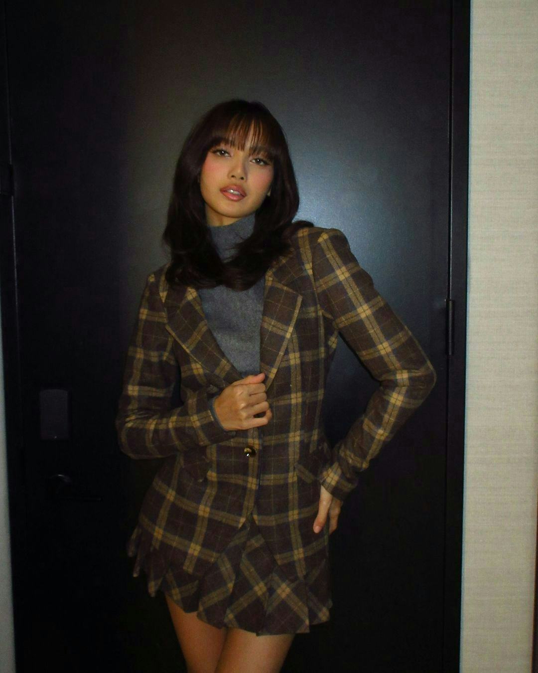 Lisa’s Preppy Schoolgirl Outfits Deserve Straight A’s