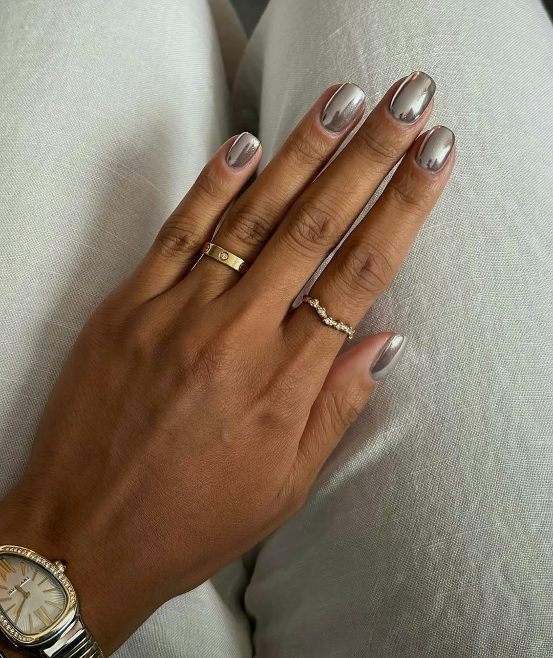 Silver Chrome Nails Are The Ultimate Cool Girl Manicure