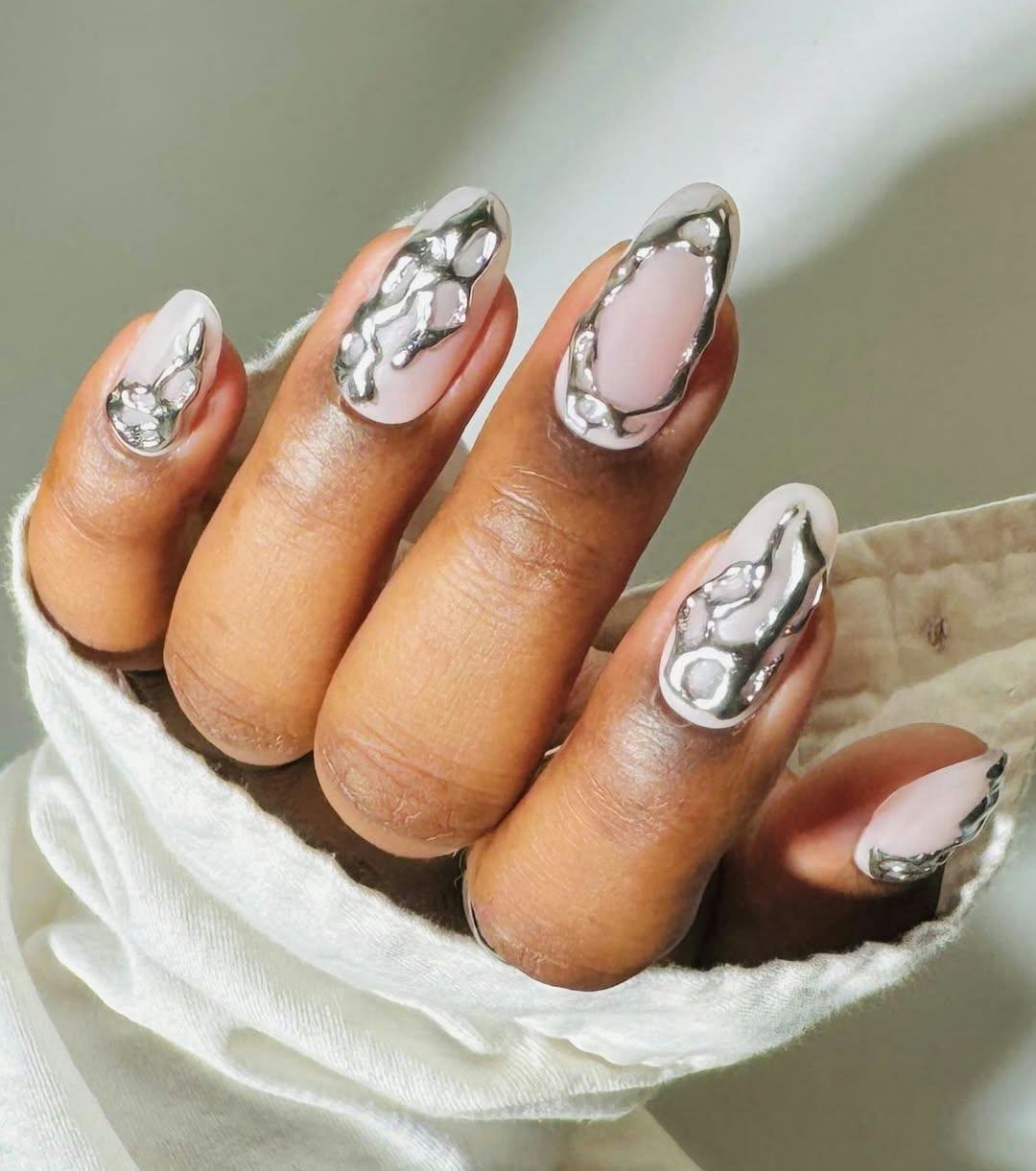 Silver Chrome Nails Are The Ultimate Cool Girl Manicure