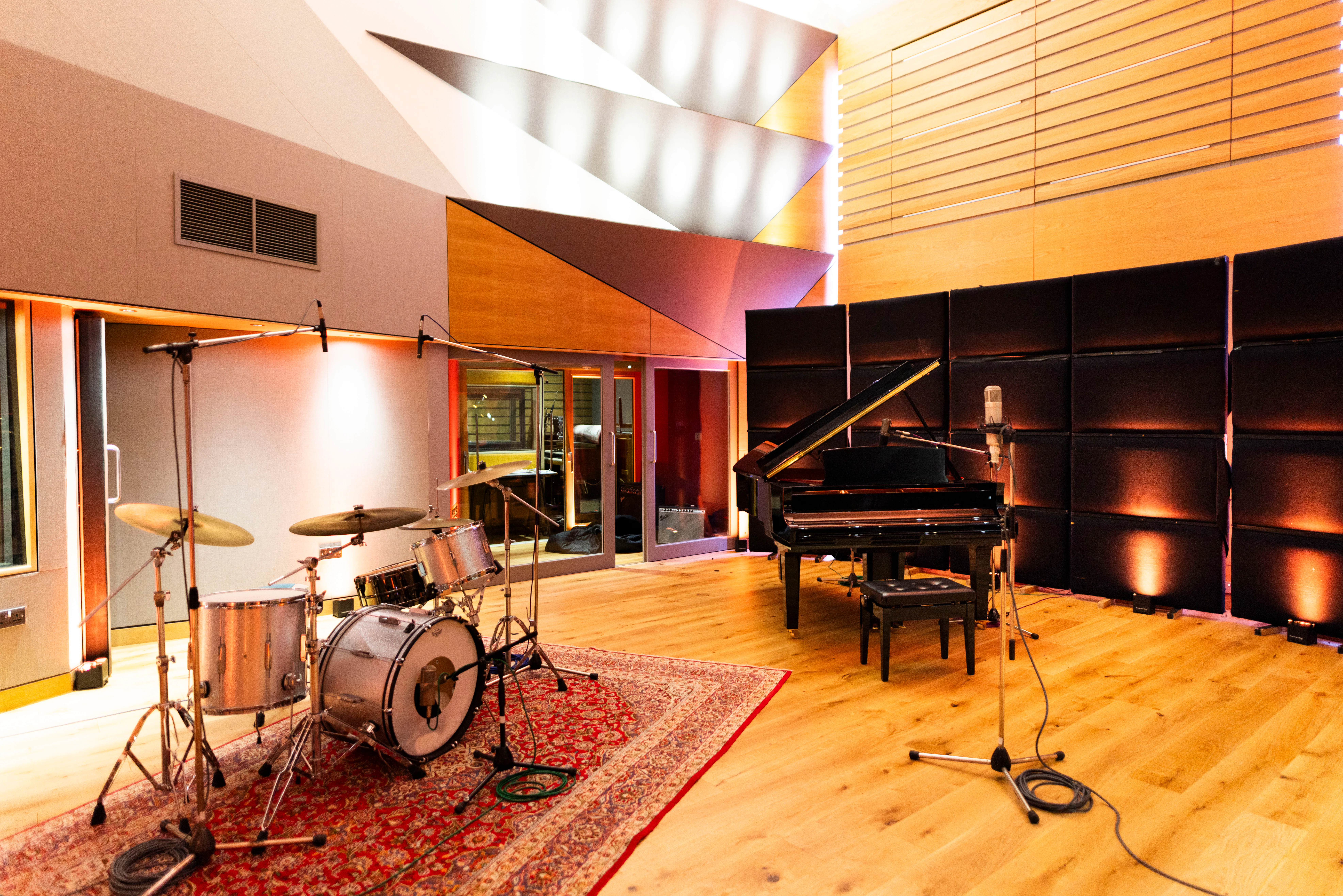 Add A London Music Trip To Your 2025 Travel Itinerary