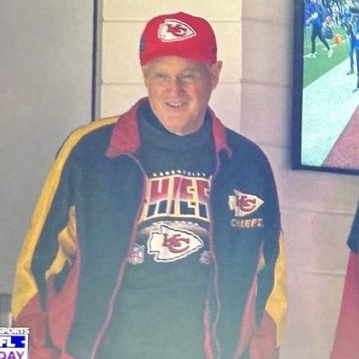 Taylor Swift's Dad Scott Is All Of Our Dads At The Super Bowl If We ...