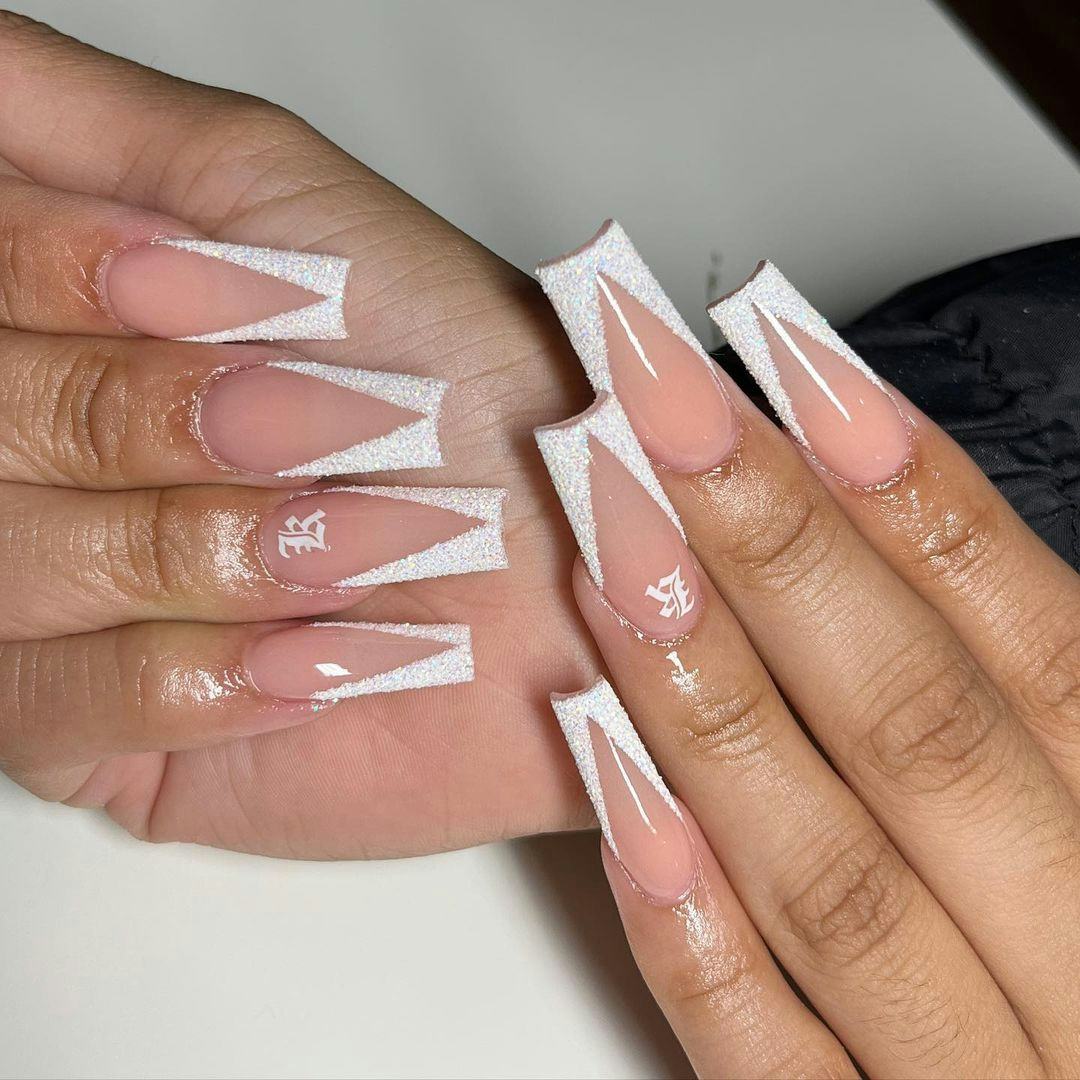 “V-Tip” French Nails Are An Elevated Take On The Classic Mani