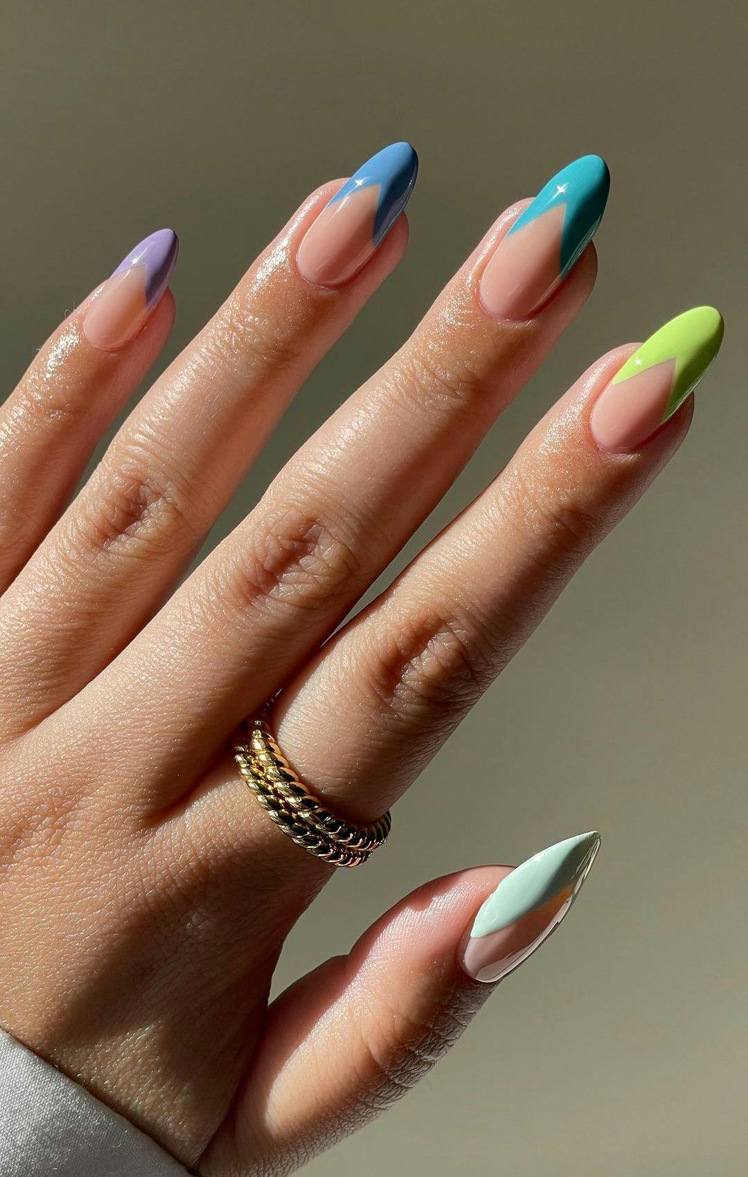 “V-Tip” French Nails Are An Elevated Take On The Classic Mani