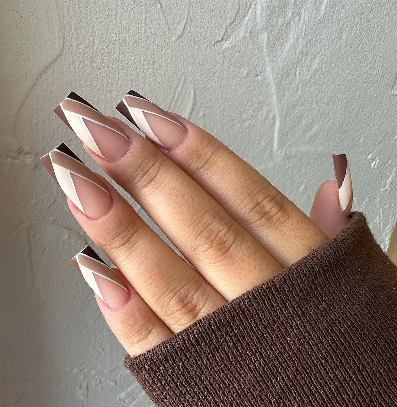 “V-Tip” French Nails Are An Elevated Take On The Classic Mani