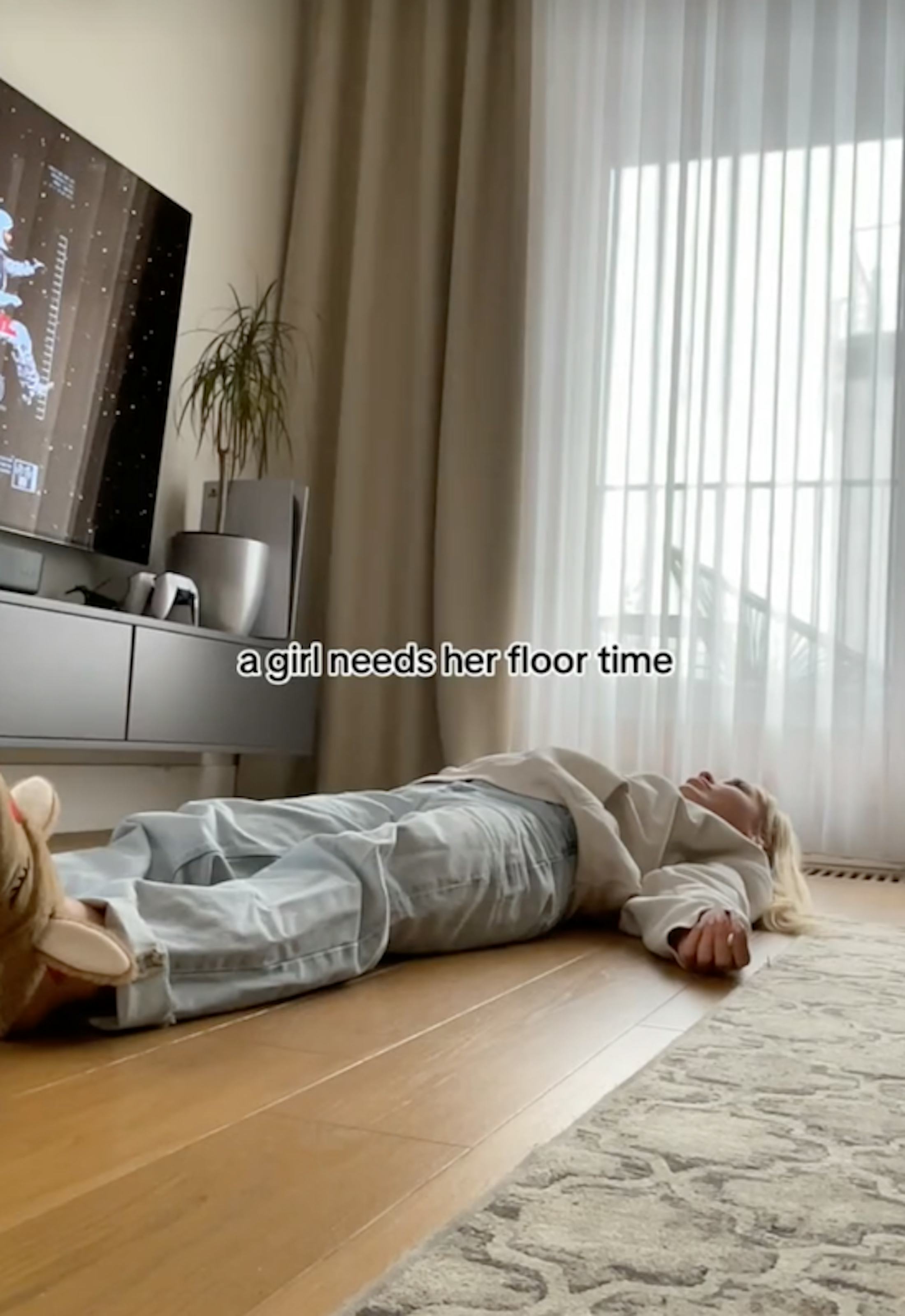 Adults On TikTok Love Their Daily “Floor Time” & Experts Can See Why