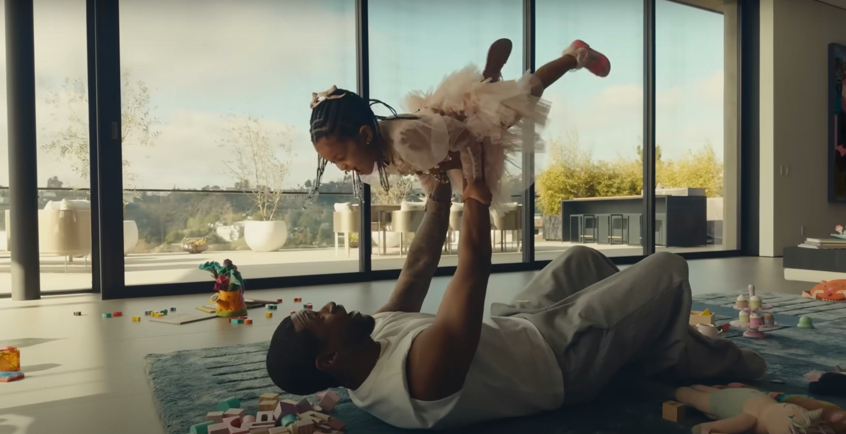 Usher's Kids: The Singer Is A Proud Dad Of 4