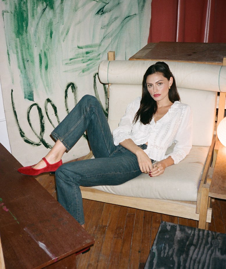 Phoebe Tonkin On 'Boy Swallows Universe,' Friendships, & NYC Favorites