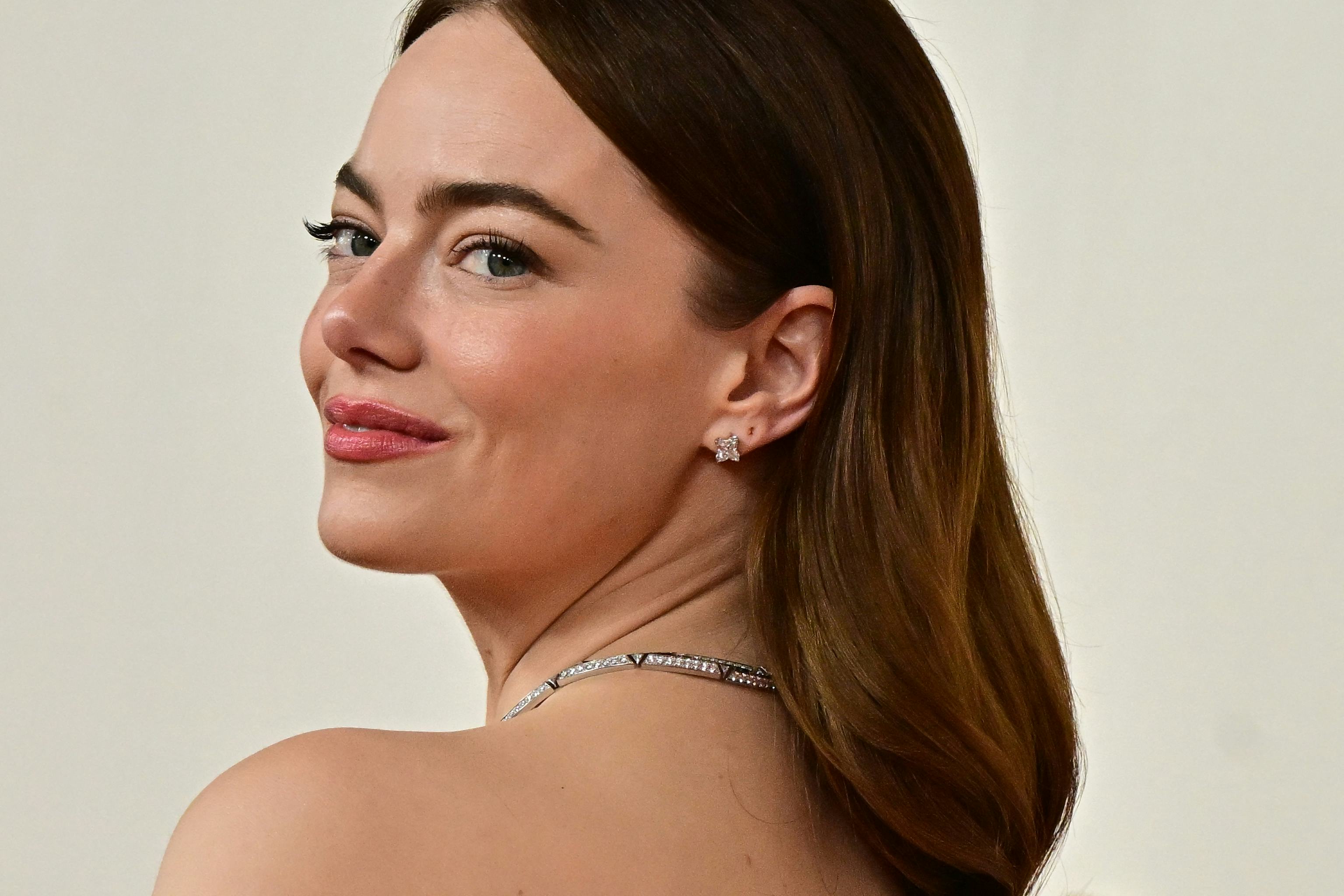 How Ivàn Pol of Beauty Sandwich Made Emma Stone’s Skin Glow at the Oscars