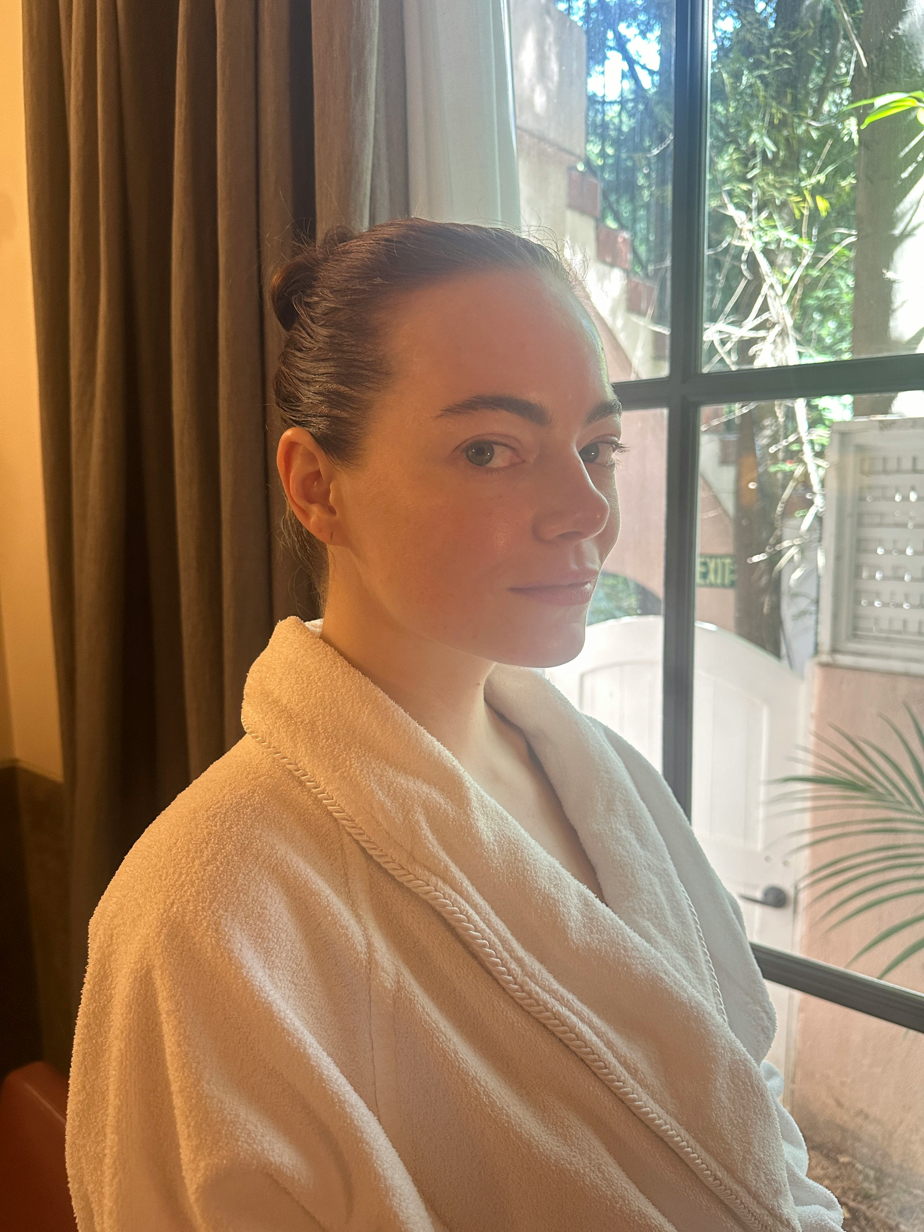 How Ivàn Pol of Beauty Sandwich Made Emma Stone’s Skin Glow at the Oscars