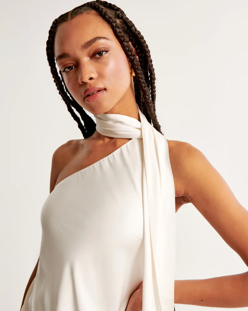 Skinny Scarf Trend Spring 2024