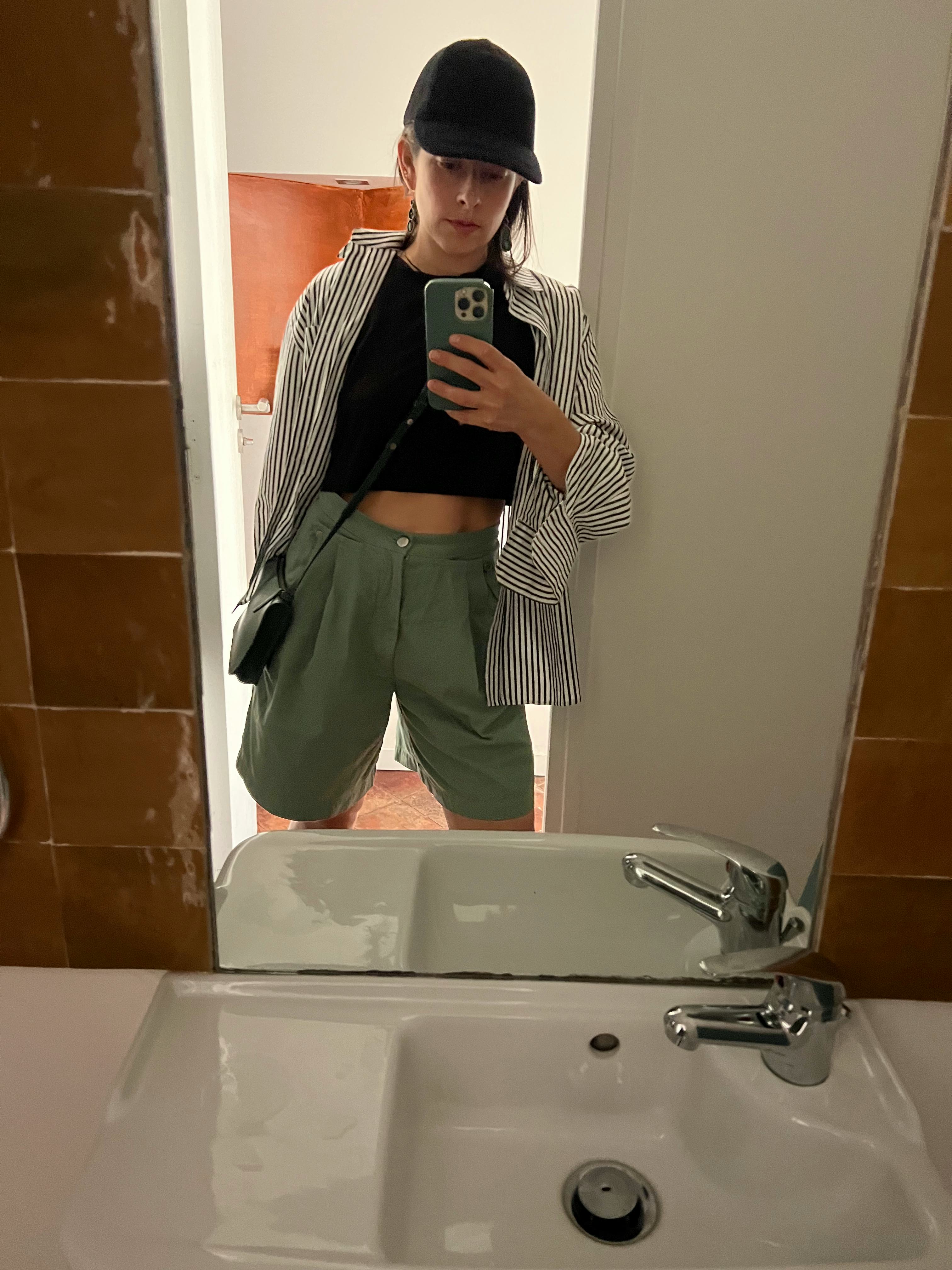 Publicist Erin Allweiss' Provence Vacation Wardrobe Consists Of Only ...