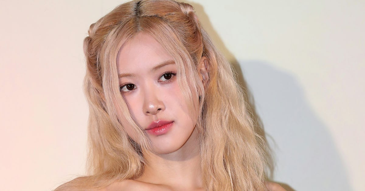 Blackpinks Rosé Looks Like Royalty In A Sculptural Corset Dress