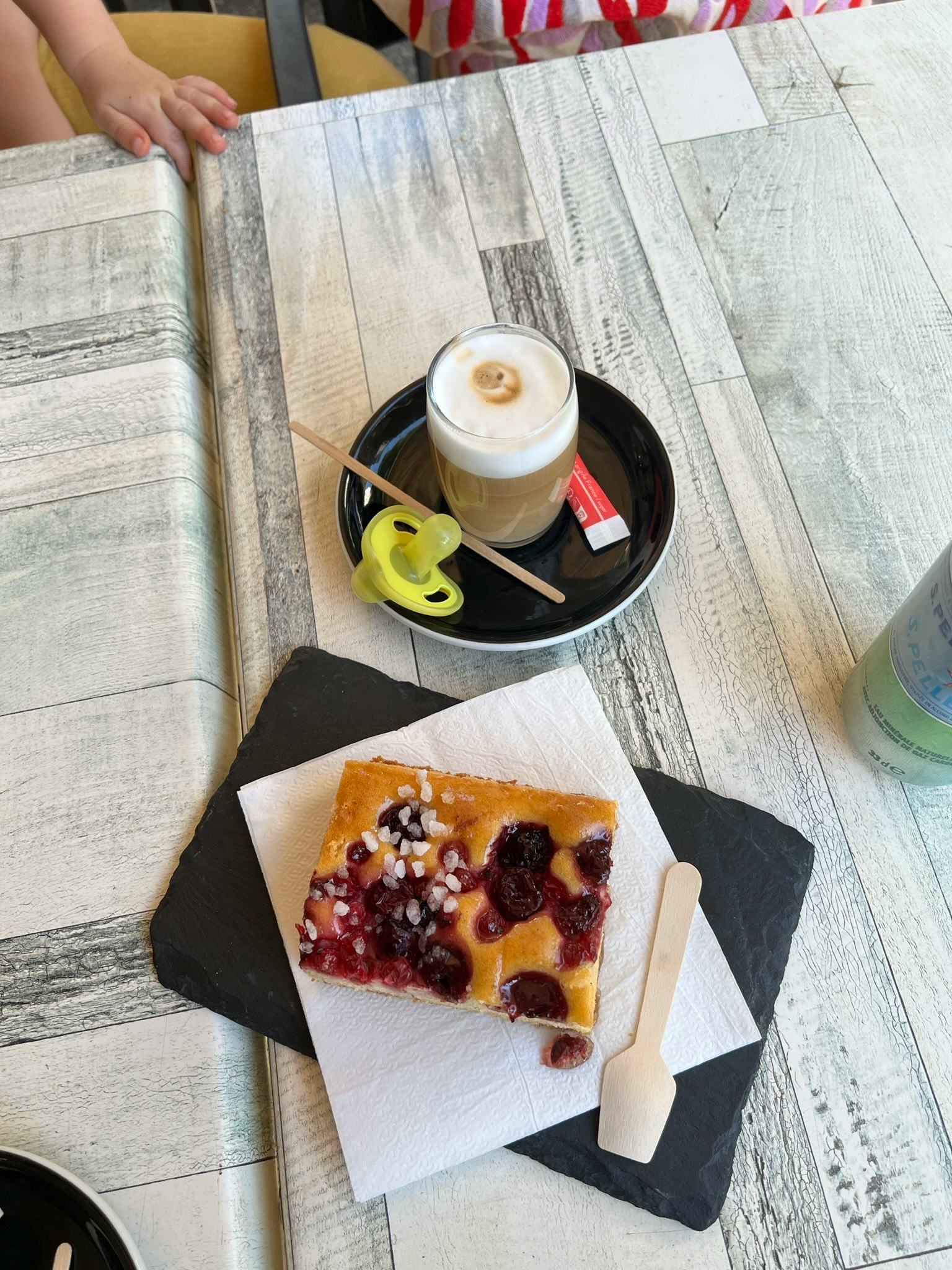 Publicist Erin Allweiss' Provence Vacation Wardrobe Consists Of Only ...