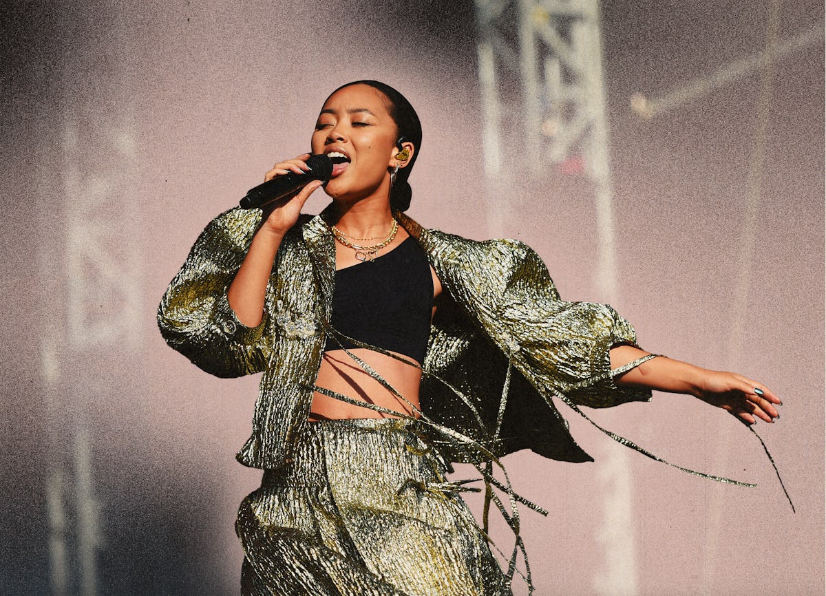 Griff On Her Favorite Guitar, Headphones & Snack For The Studio