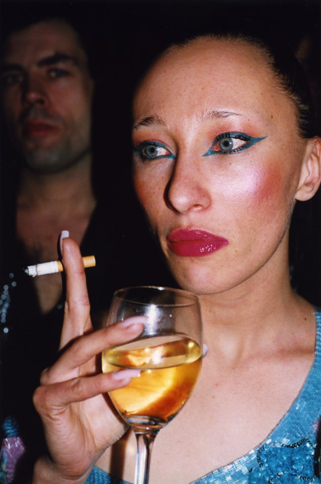 Early-Aughts Party Pics Of Paris Hilton, Scarlett Johansson