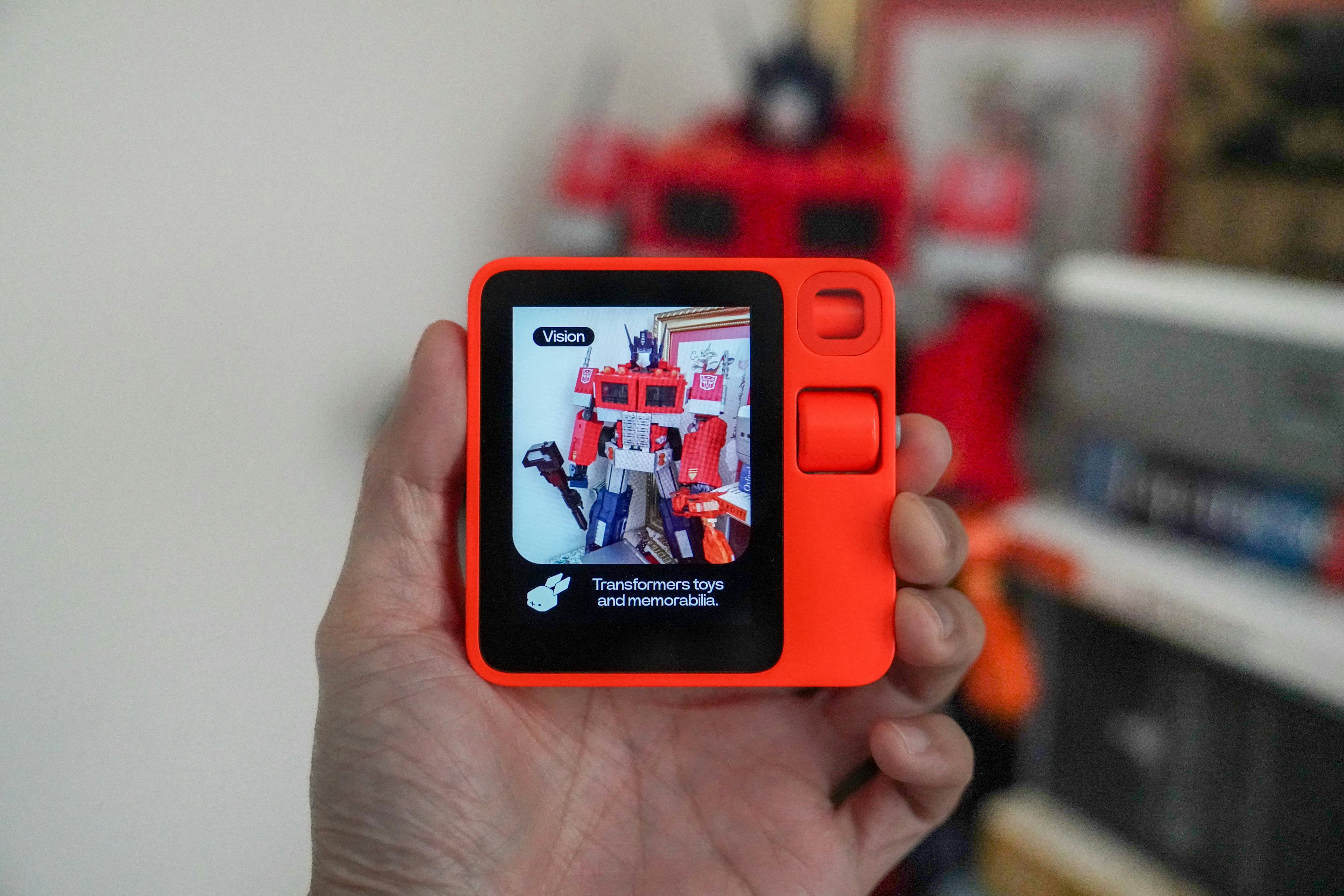 6 Reasons Why the Rabbit R1 and Humane AI Pin Shouldn’t ‘Just Be an App’