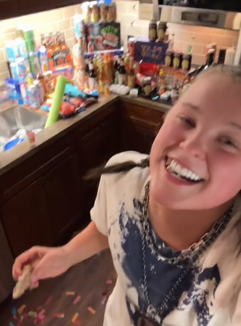 JoJo Siwa's Videos Of Her 21st Birthday Are Drunken Chaos