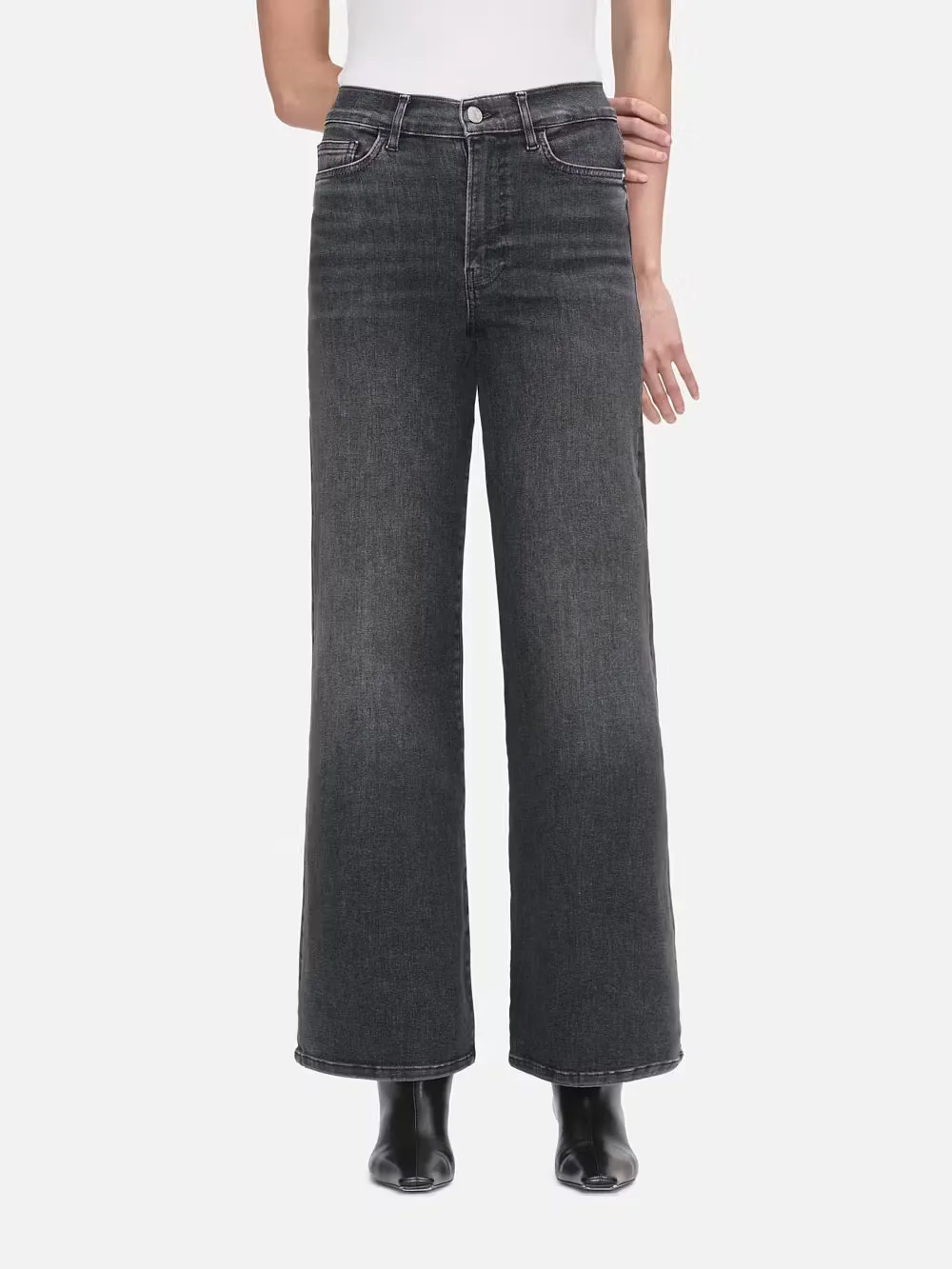 Wide-Leg Jeans Are Summer’s Must-Have Pants