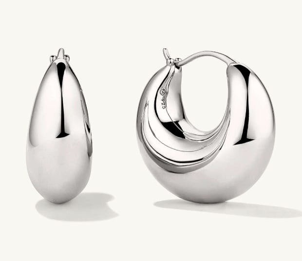 Dakota Johnson’s Trench Coat Felt Surprisingly Casual When Styled With ...