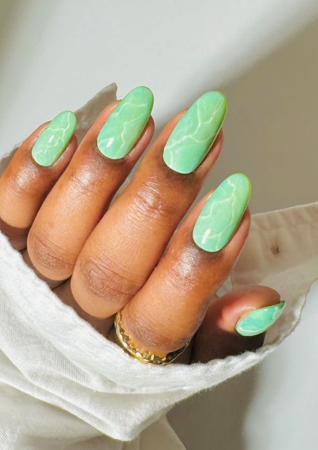 40 Simple Nail Designs Any Minimalist Will Love
