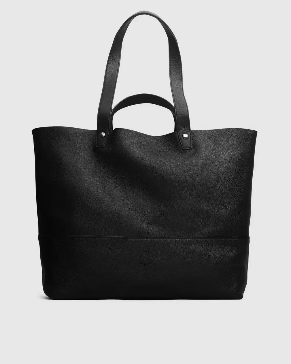 Oversized Handbags Are Big For Summer