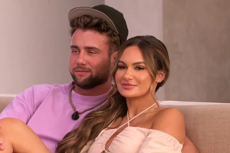 Alara & Jess Accuse Their 'Perfect Match' Boyfriends Of "Love Bombing"