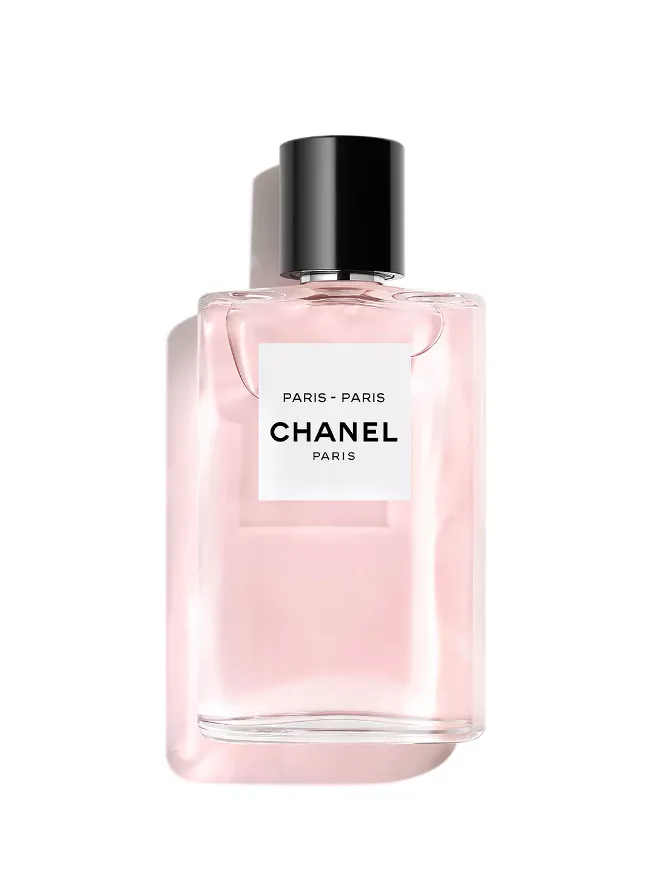 How To Layer Fragrances, According To 8 Beauty It Girls