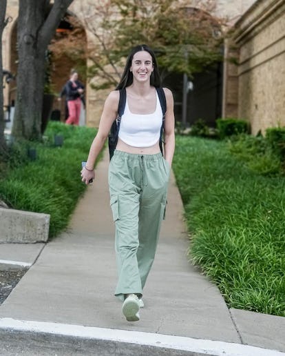 Caitlin Clarks White Bustier And Cargo Pants Are A Winning Combo