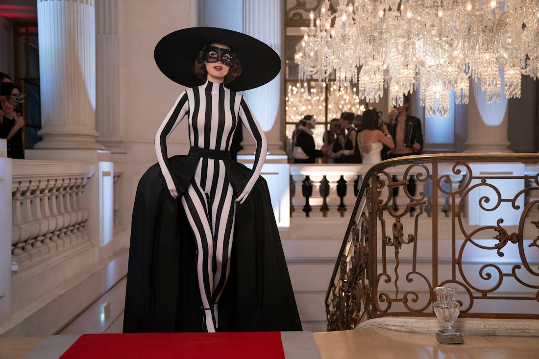 Lily Collins’ New ‘Emily In Paris’ Look Channels ‘Beetlejuice’ & Beyoncé